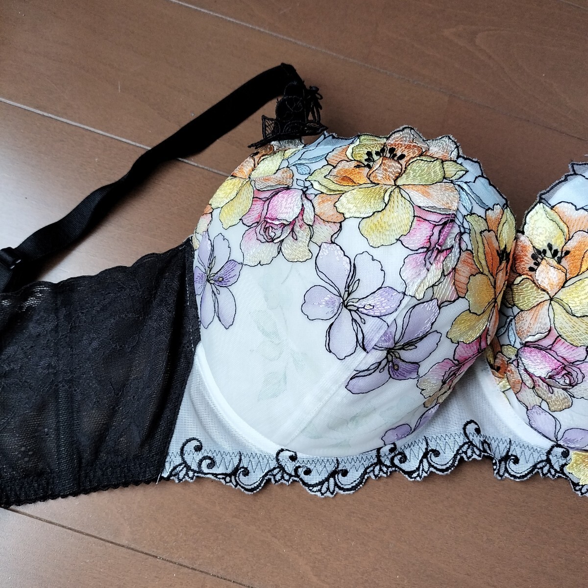 Yahoo!オークション - 美品 サルート 63 チリ ブラジャー単品 I65 補正...