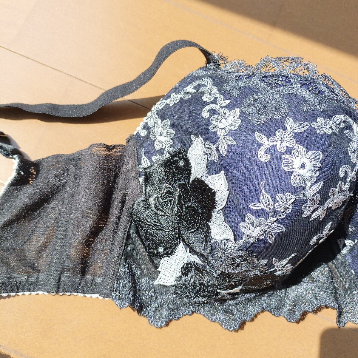 Yahoo!オークション - 超美品 サルート 84 40周年 ブラジャー単品 I65 ...