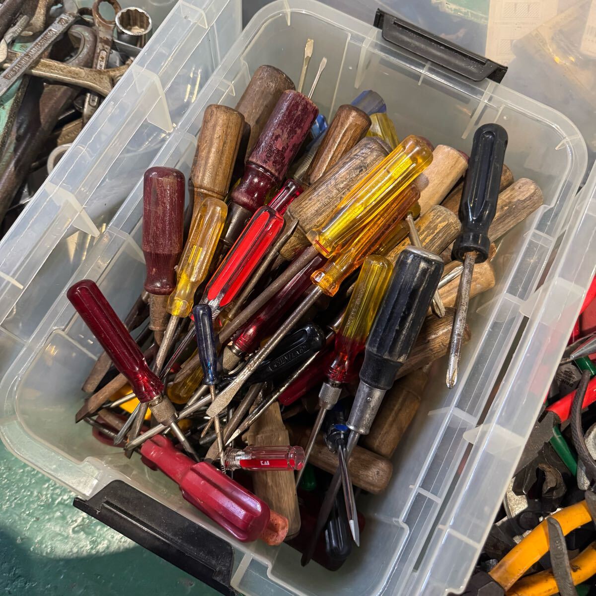 Yahoo!オークション - 工具 まとめて 約33kg ドライバー ペンチ モン...