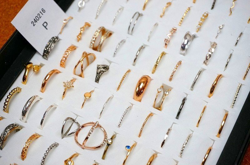 Yahoo!オークション - Ny4[ R23] おまとめて大量 昭和レトロ 細身指輪 ...