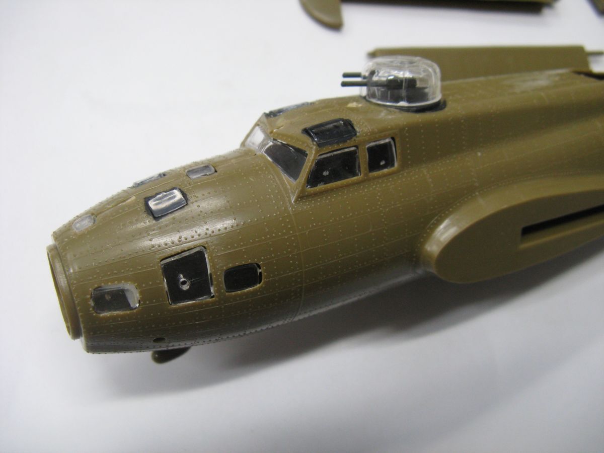 Yahoo!オークション - レベル 1/72 B-17 空飛ぶ要塞 （ジャンク）