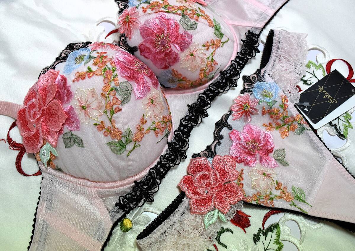 Yahoo!オークション - 新品・タグ付き ワコール サルート 93G・ニュ...