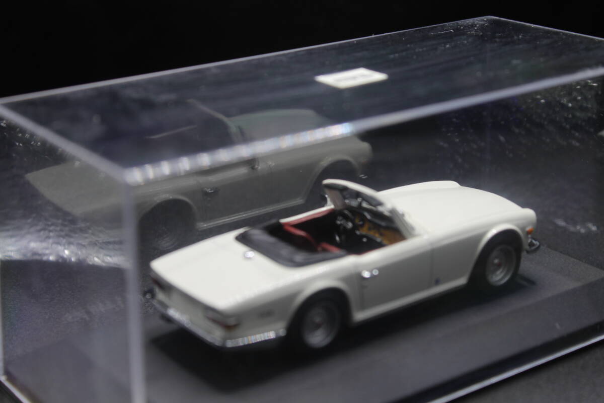 Yahoo!オークション - ミニチャンプス 1/43 トライアンフ TR6