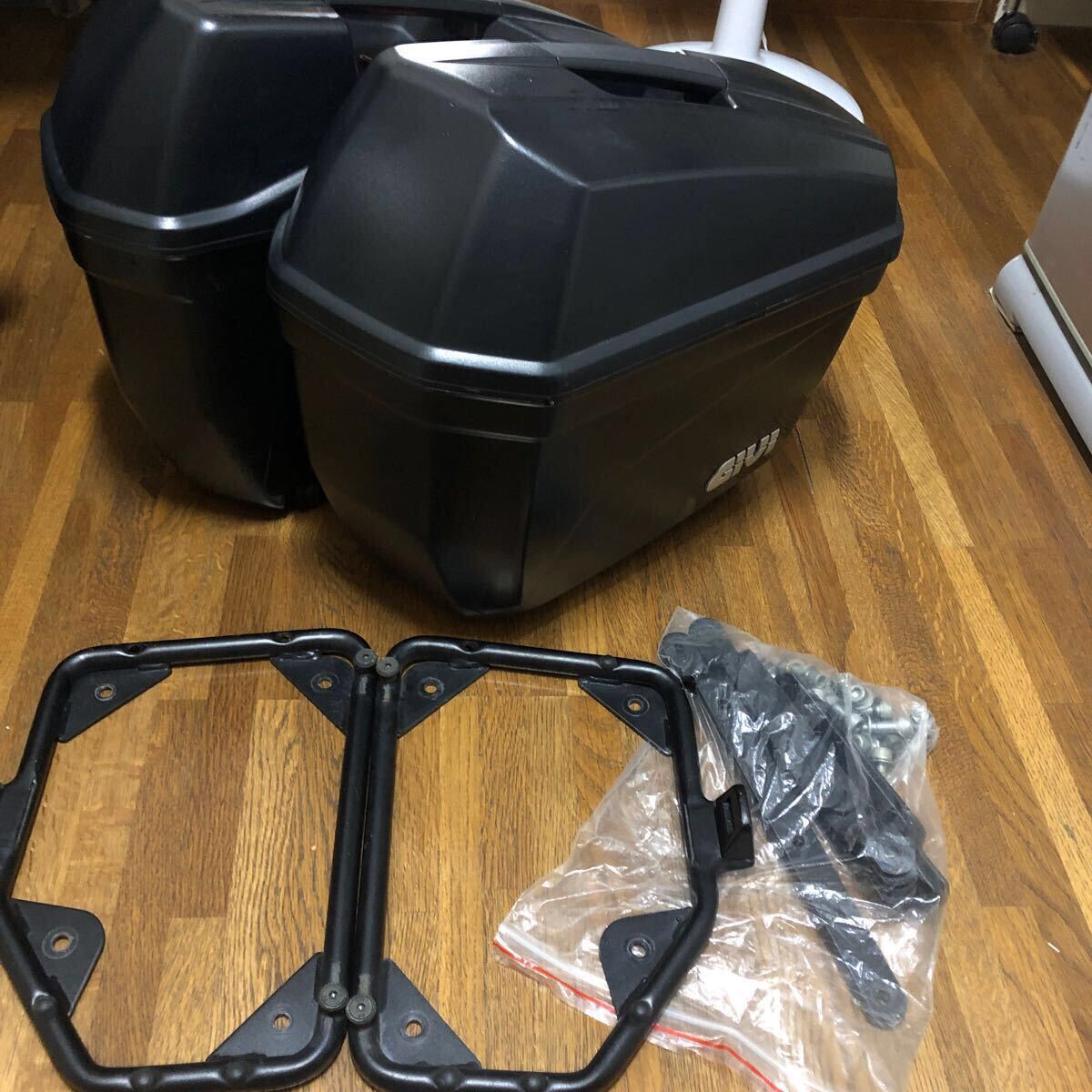 Yahoo!オークション - GIVI SB2000 汎用ステー E22 パニアケース