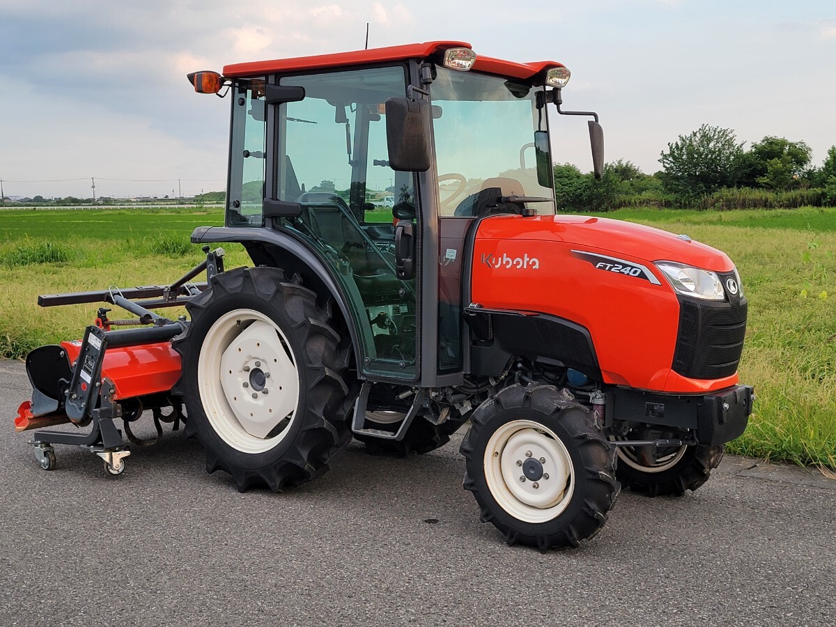Yahoo!オークション - クボタ トラクター FT240 136アワー 24馬力 4WD ...