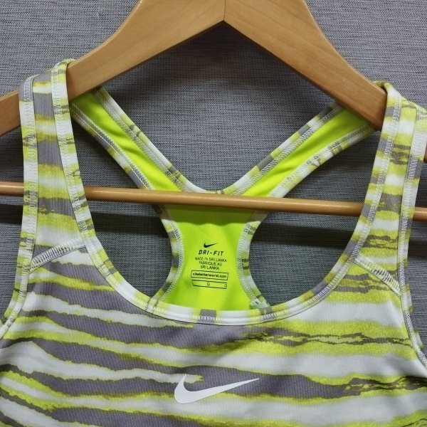 Yahoo!オークション - G56 NIKE ナイキ スポーツブラ トレーニング 胸...