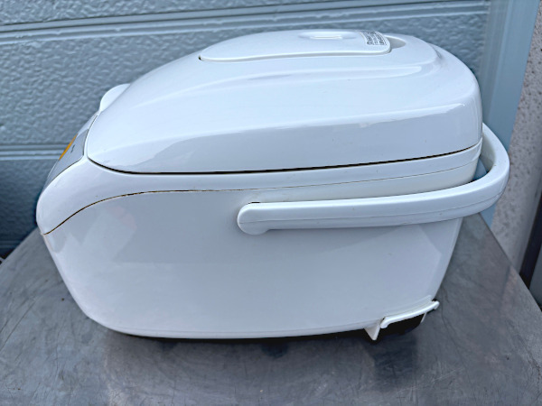 Yahoo!オークション - 2023年製 TIGER マイコン炊飯ジャー JBH-G181 タ...