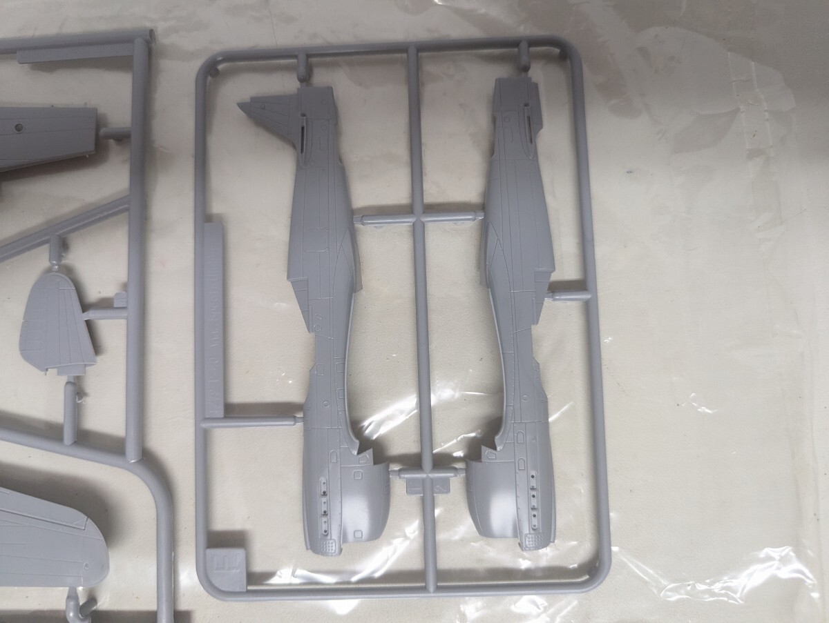 Yahoo!オークション - 未組立 スペシャルホビー 1/72 P-40N ウォーホ...