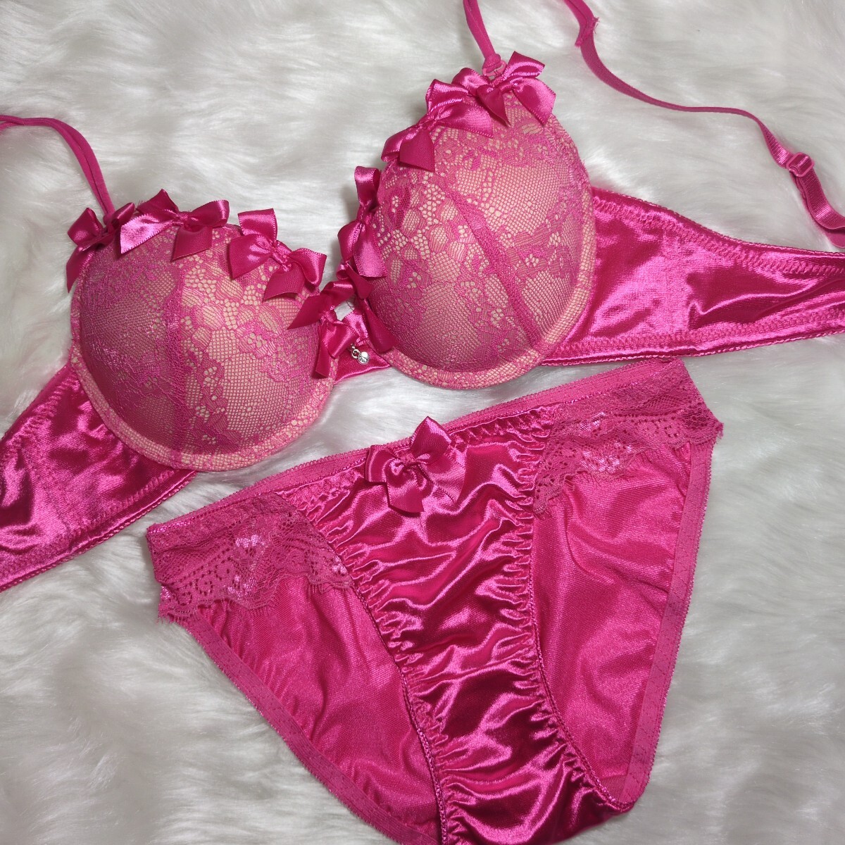 Yahoo!オークション - D70 M リボン＆レースブラ サテンパンティ 艶々...
