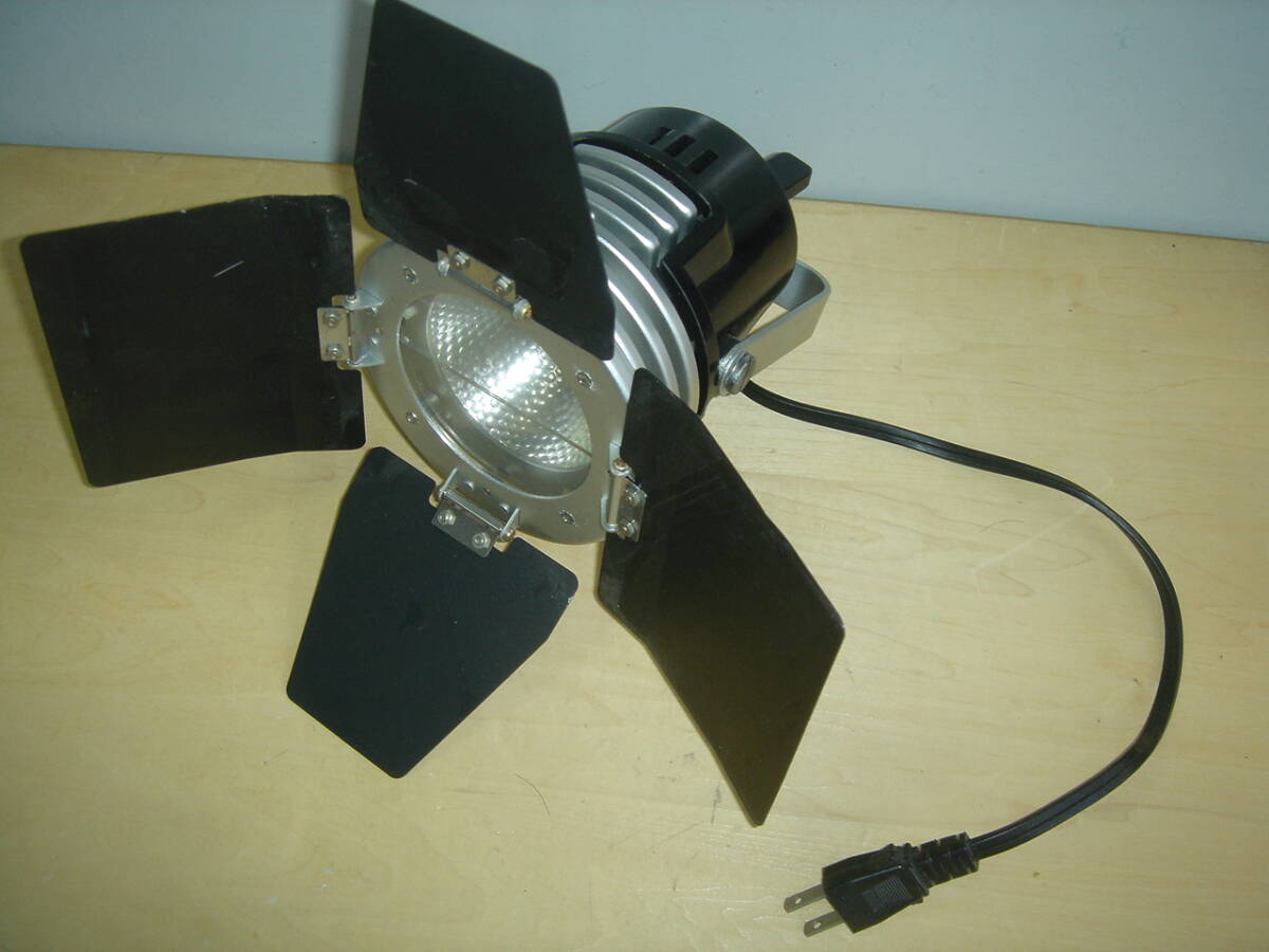 Yahoo!オークション - 撮影用照明器具 LPL VIDEO LIGHT 1500 中古動作...