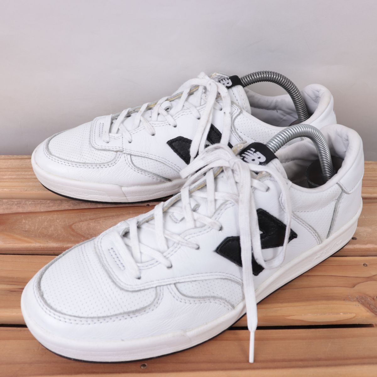 Yahoo!オークション - z421【300】ニューバランス US8.5 26.5cm/白 ホ...