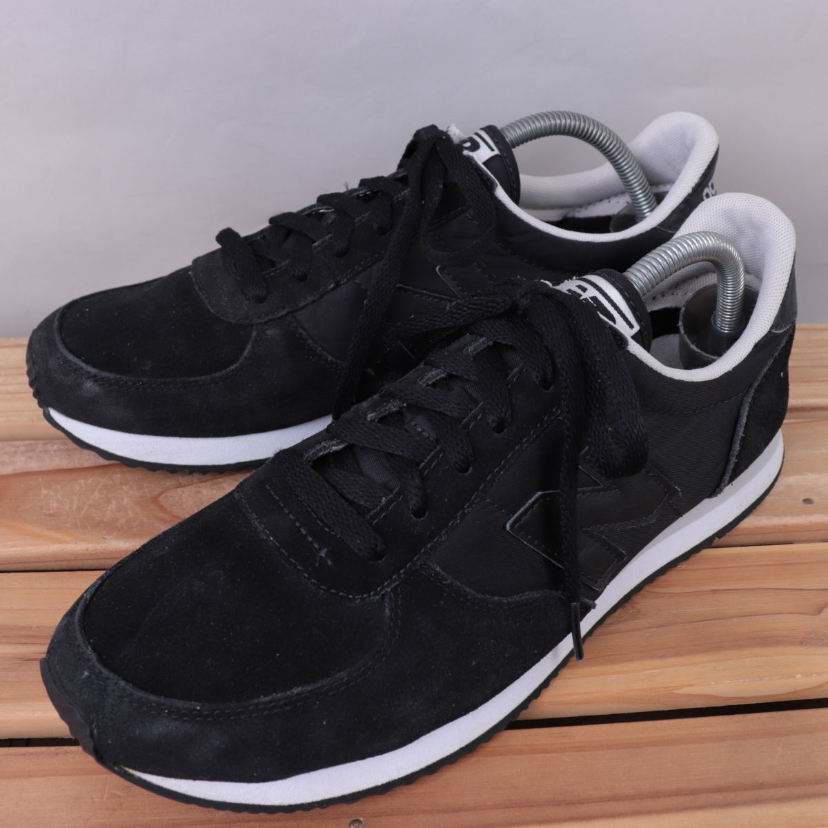 Yahoo!オークション - z478【220】ニューバランス US9 27.0cm/黒 ブラ...