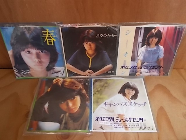 Yahoo!オークション - eps8422 【未確認】 沢田聖子 EP5枚セット