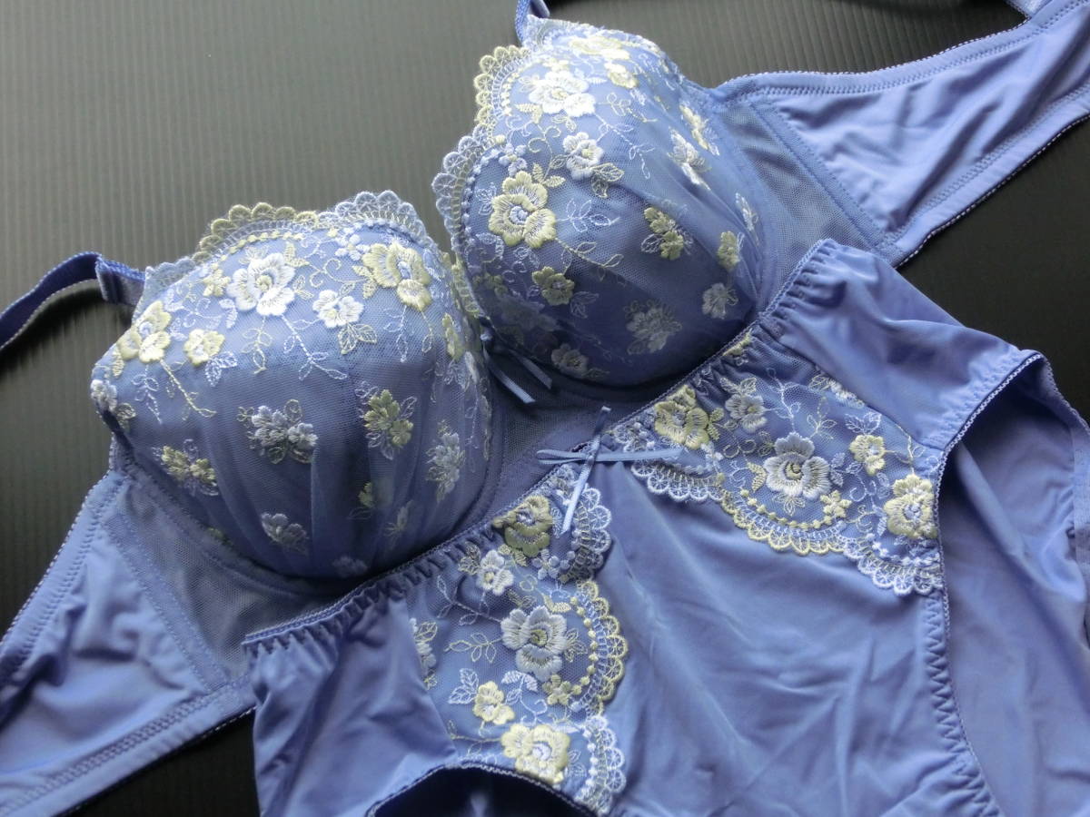 Yahoo!オークション - 【D95 3L～4L】パープル 小花柄刺しゅうブ...