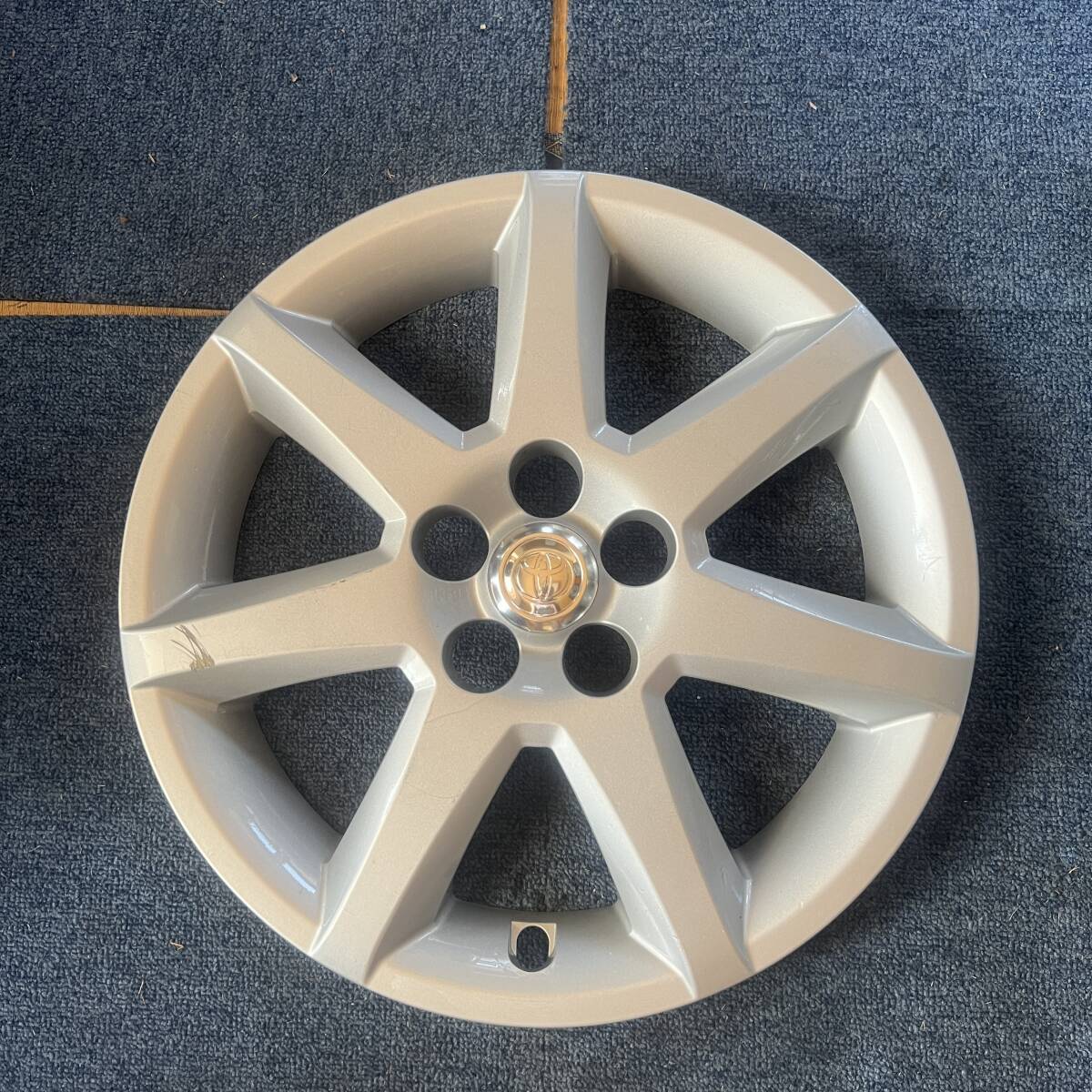 Yahoo!オークション - C140-86 [一枚]トヨタ NHW20 プリウス純正 16イ...