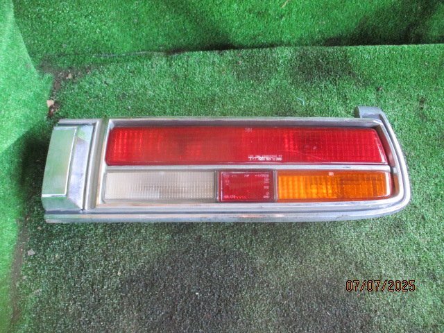 Yahoo!オークション - (0400)RG811 ブルーバード 右側テールライト テ...