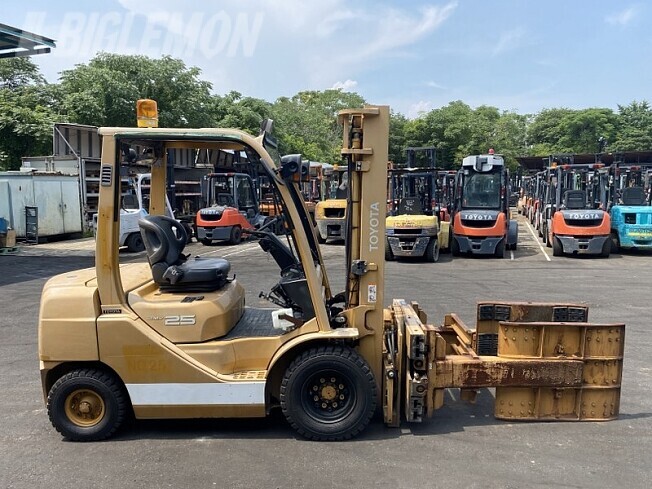 Yahoo!オークション - フォークリフト トヨタ 02-8FD25 2017年 2 826h ...
