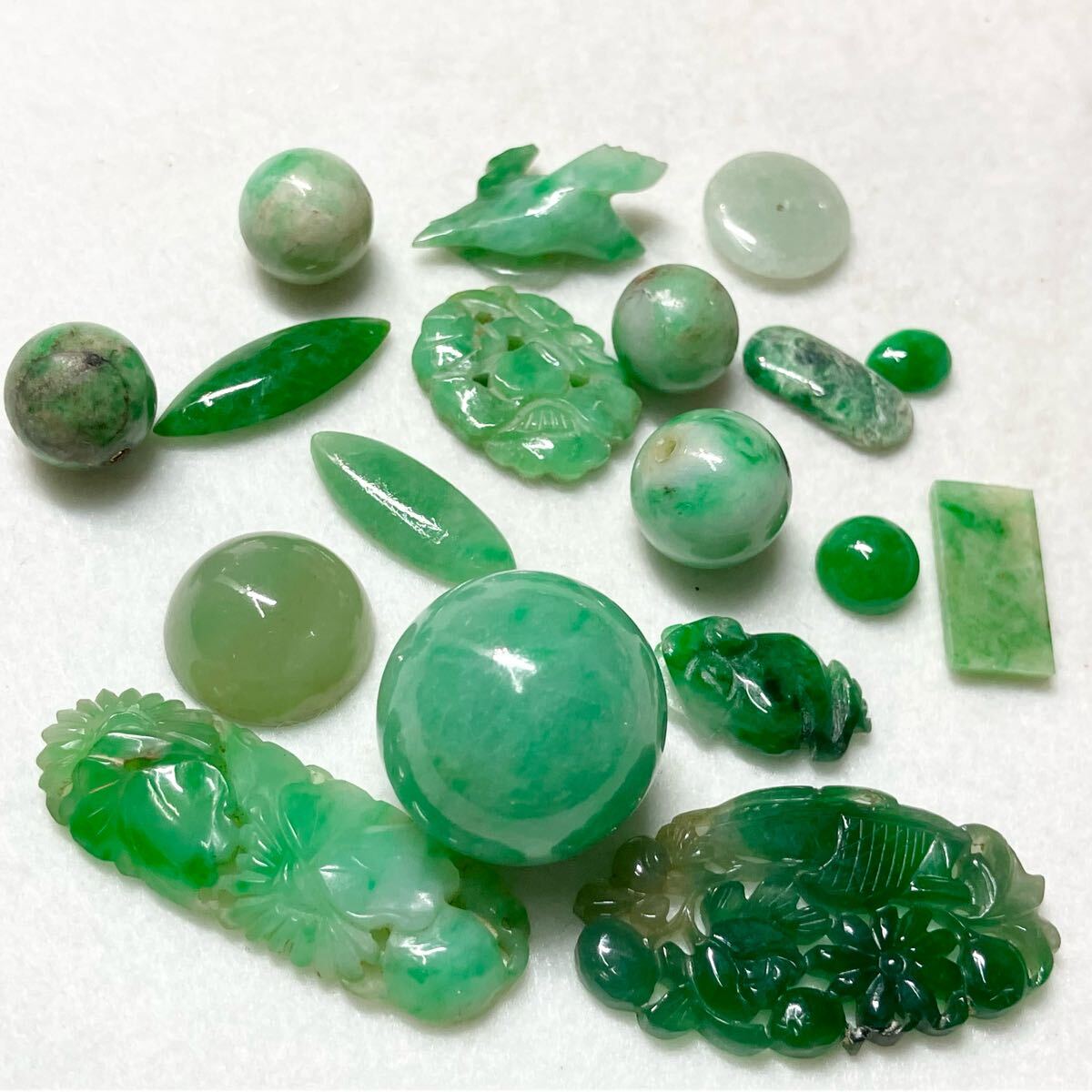 Yahoo!オークション - 1円〜 彫刻 変形 丸玉 天然本翡翠おまとめ175.5c...