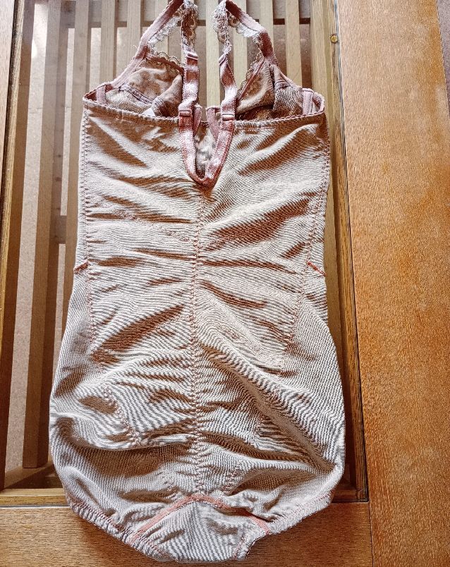 Yahoo!オークション - ボディスーツ 補正下着 75AM ベージュ モカ ワイ...