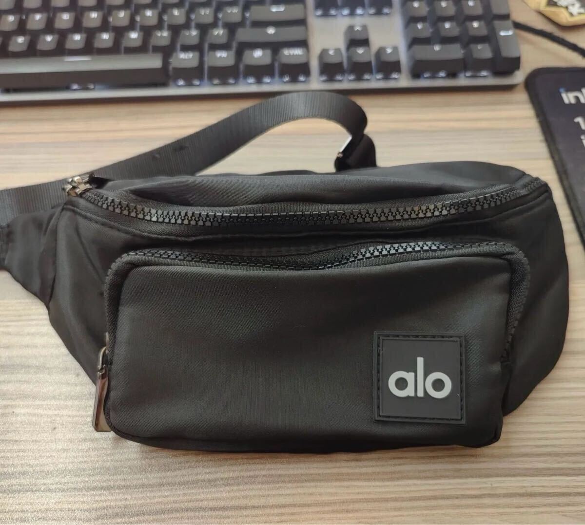 Yahoo!オークション - alo ボディバッグ ブラック