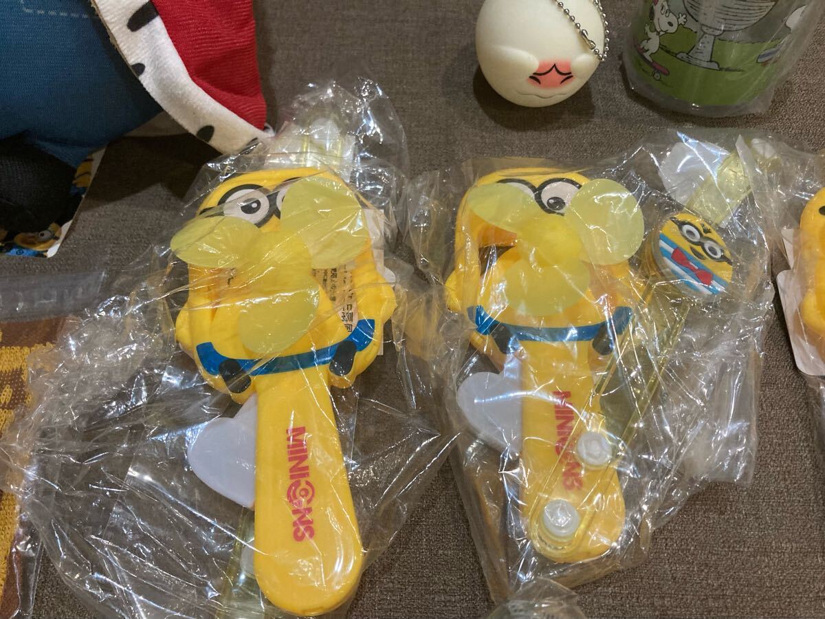 Yahoo!オークション - 15【USJグッズまとめ】クリアボトル ミニオンズ ...