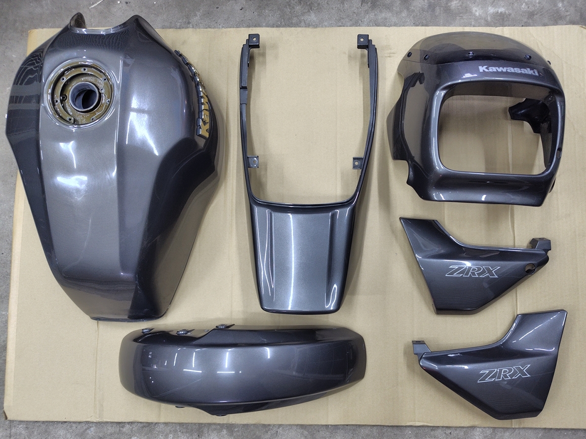 Yahoo!オークション - カワサキ ZRX 400 外装セット グレー