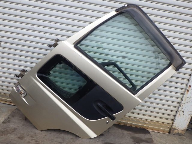Yahoo!オークション - r696-126 日産 UD トラックス クオン ドア パネ...