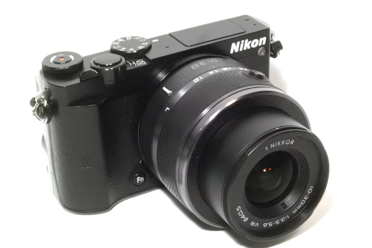 Yahoo!オークション - Nikon1 J5 +ZOOMレンズ+バッテリー+充電器付き