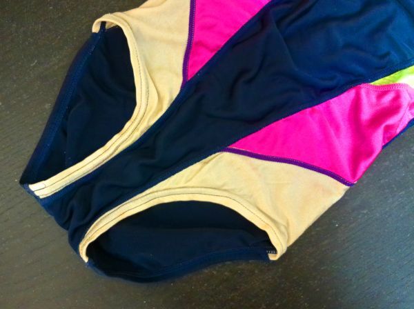 Yahoo!オークション - 中古品 YMCA 蛍光色トレーニング水着130サイ...