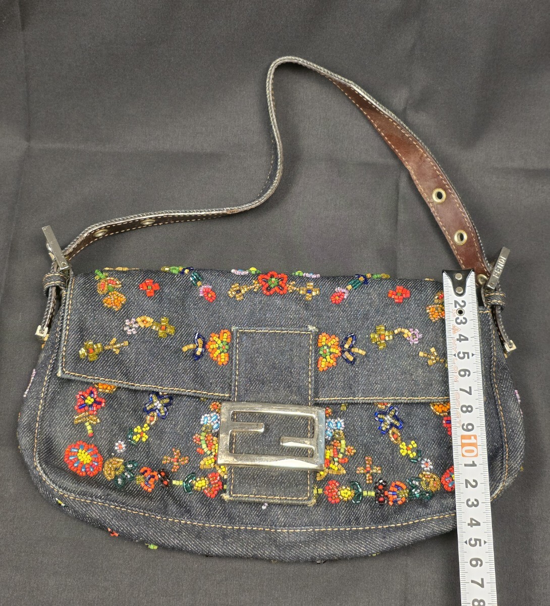 Yahoo!オークション - 【T002】1000円から FENDI フェンディ ビーズ刺...