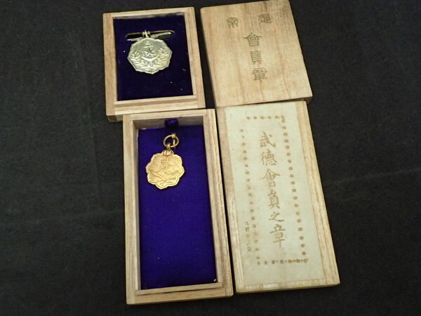 Yahoo!オークション - j24 勲章 徽章 まとめて 勲六等瑞宝章/勲八等白...