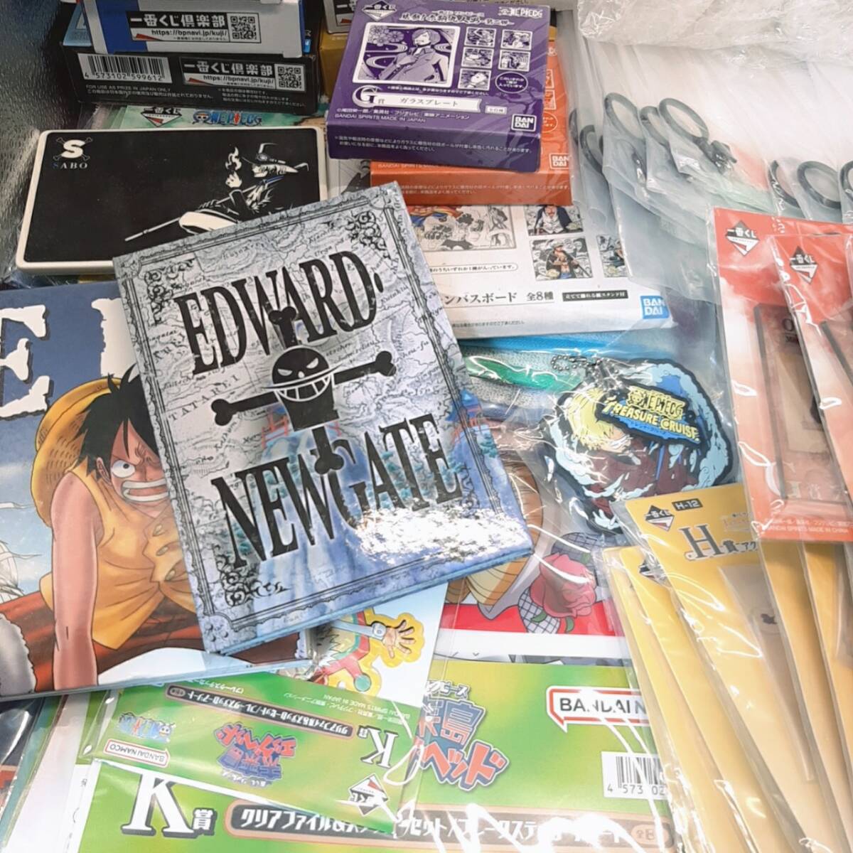 Yahoo!オークション - n172 ワンピース グッズ まとめ 大量 フィギュア...