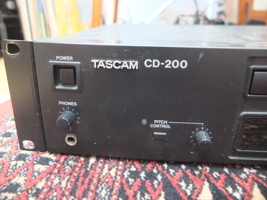 Yahoo!オークション - TASCAM CD-200 CD Player 2009年製 リモコン付属...