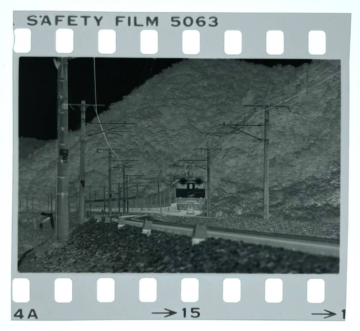 Yahoo!オークション - 35ミ白黒ネガ10枚 EF81・EF61・EF...