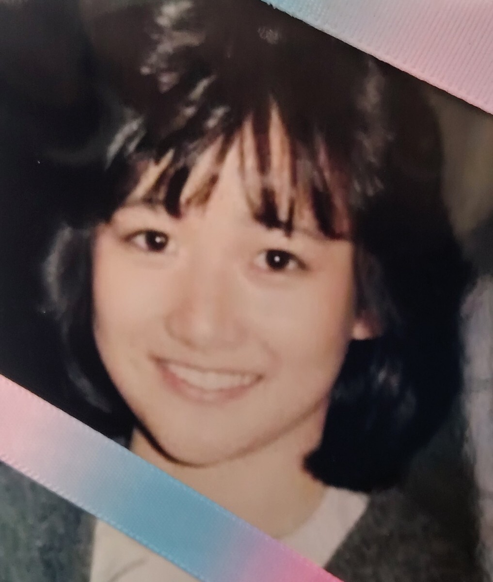 Yahoo!オークション - 岡田有希子．写真B72