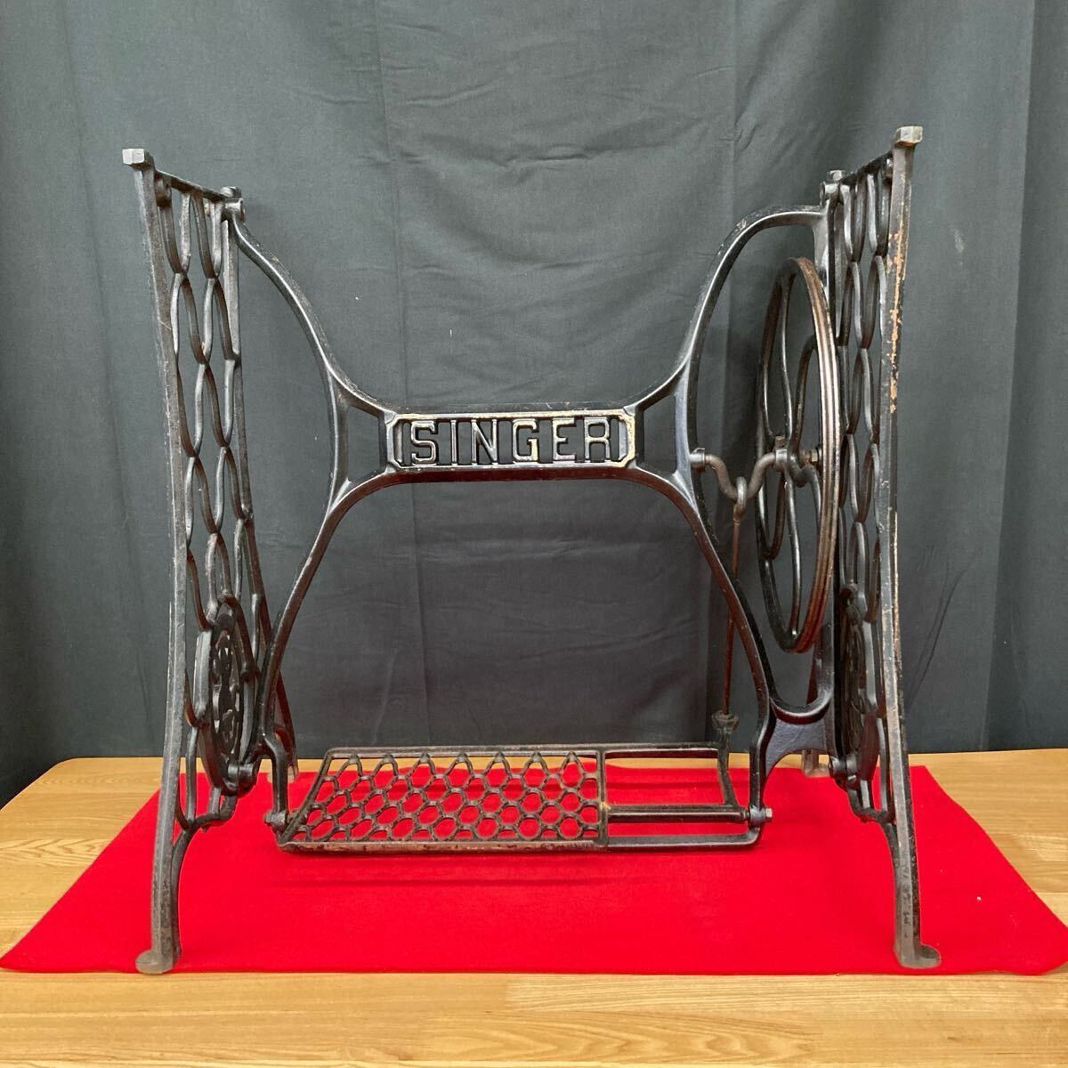 7212 SINGER 足踏みミシン ミシン台だけ 鉄脚 網目 シンガー アンティーク テーブル ミシン脚(ミシン)｜売買されたオークション情報、yahooの商品情報をアーカイブ公開 ...