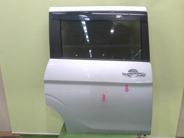 Yahoo!オークション - セレナ DAA-GNC27 右RドアASSY MR20DD K23 H210M...