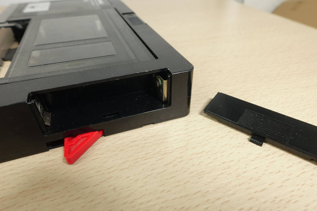 Yahoo!オークション - TOSHIBA CCA-40 VHS-C変換用カセットアダプター ...