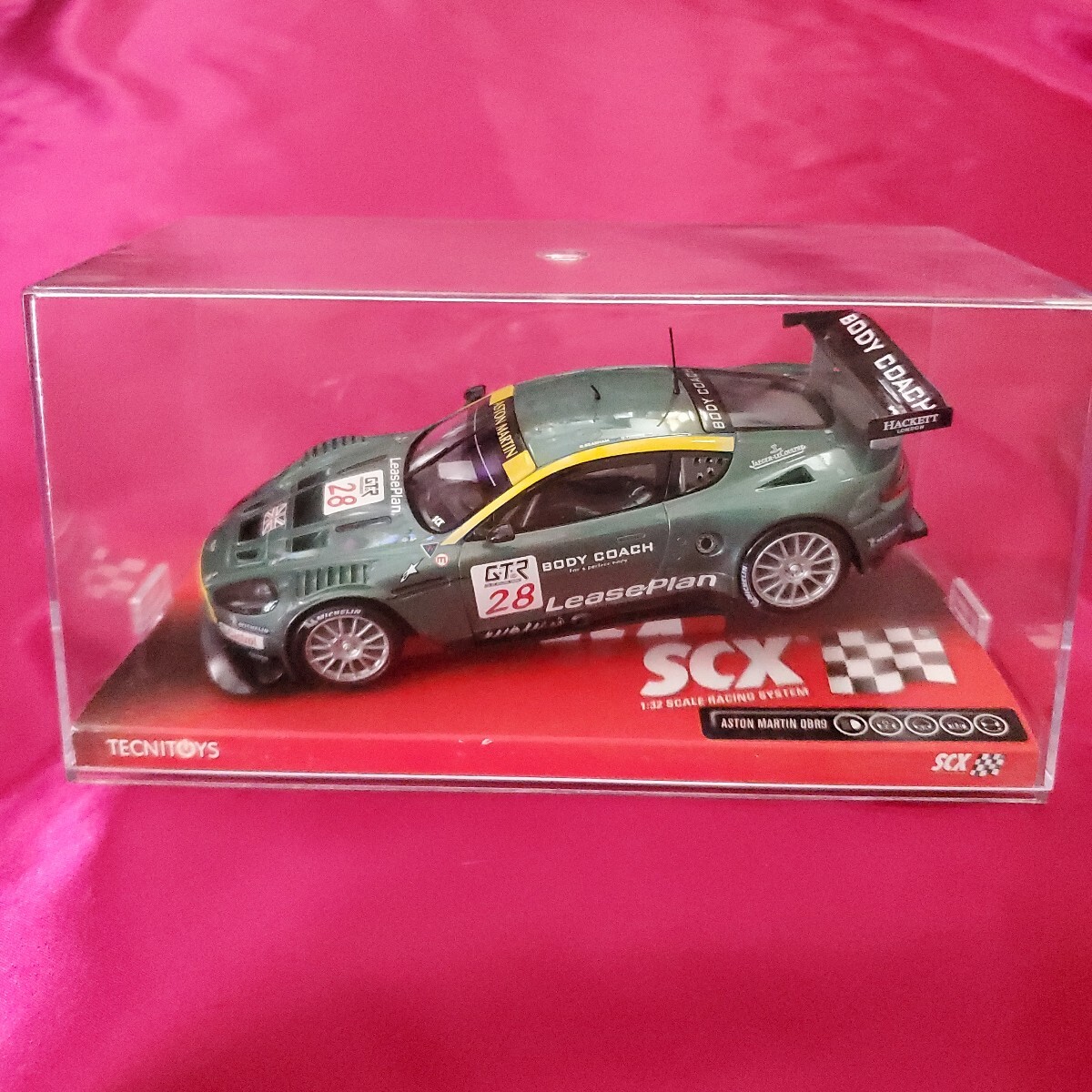 SCX アストンマーチンDBR9 ASTON MARTIN スロットカー SCALEXTRIC(車体)｜売買されたオークション情報、yahooの商品情報をアーカイブ公開 - オークファン ...