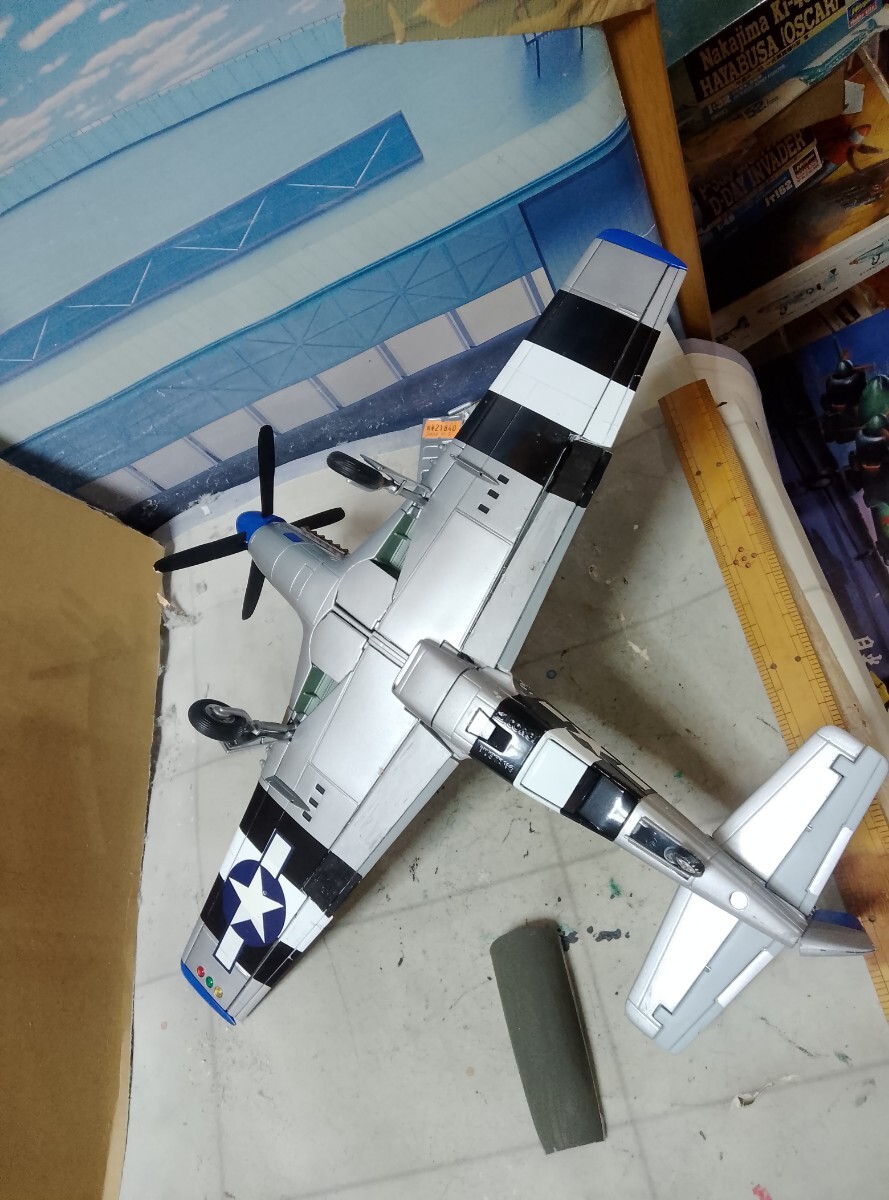 Yahoo!オークション - 1/32 アメリカ陸軍 ダイキャスト製P51完成品ジャ...