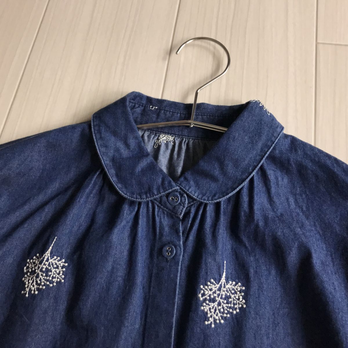 Yahoo!オークション - 丸襟 刺繍デザイン デニムライク ブラウス