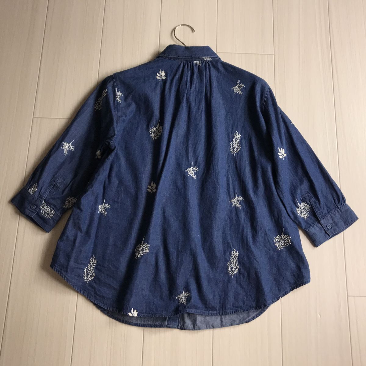 Yahoo!オークション - 丸襟 刺繍デザイン デニムライク ブラウス