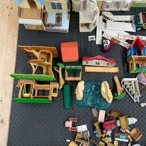 Yahoo!オークション - Q633-C4-3885 シルバニアファミリー 大量まとめ/...