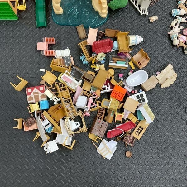 Yahoo!オークション - Q633-C4-3885 シルバニアファミリー 大量まとめ/...