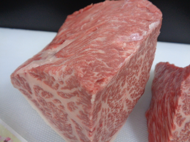 Yahoo!オークション - 岩手A5牝 超特いちぼ（厚切り用） 2 4kg