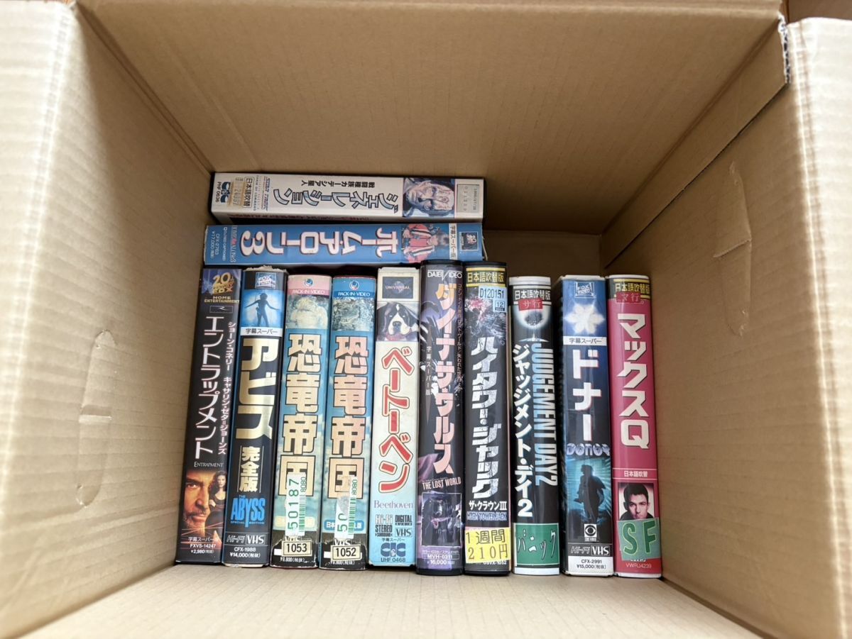 Yahoo!オークション - ビデオテープ まとめて箱ごと VHS 28本 映画 ミ...