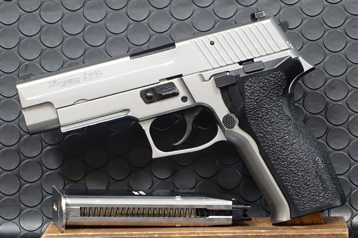 Yahoo!オークション - マルイ SIG P226 E2 ステンレスモデル