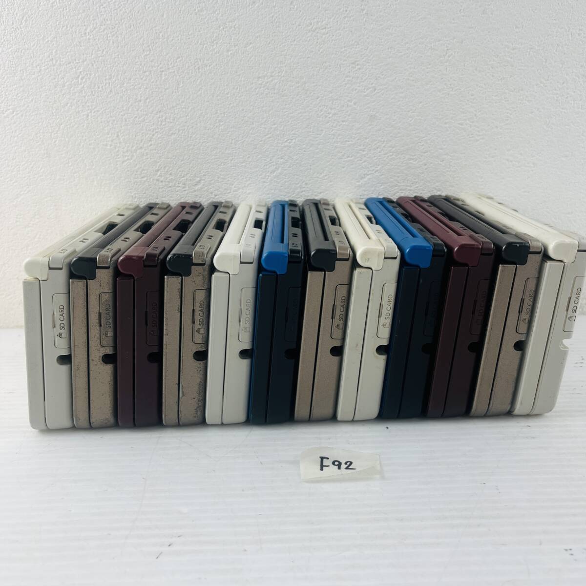 Yahoo!オークション - (ヤ)F92【通電OK まとめ12台】Nintend DSiLL 本...