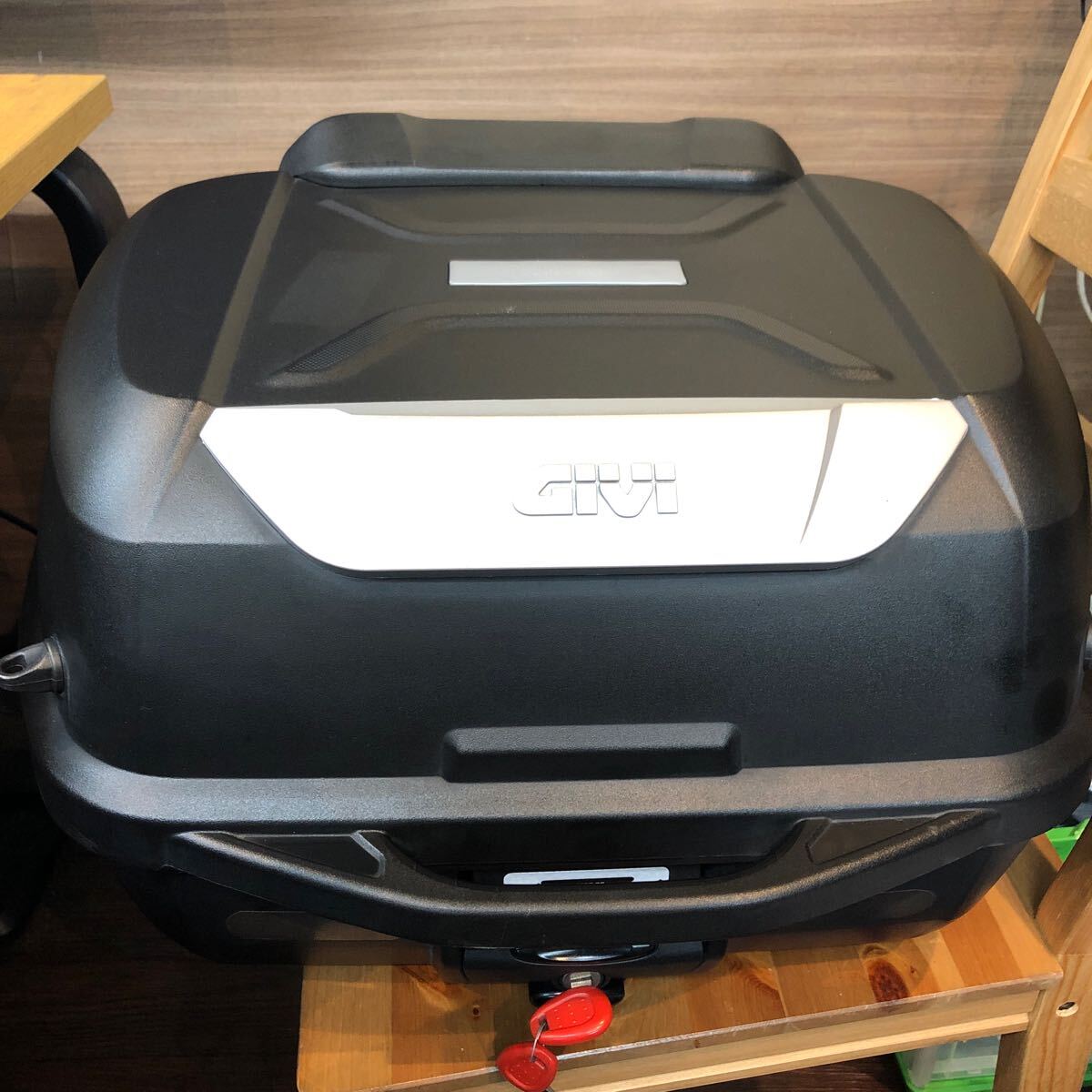 Yahoo!オークション - # トリシティ125 外し GIVI ジビ 43L リアボック...