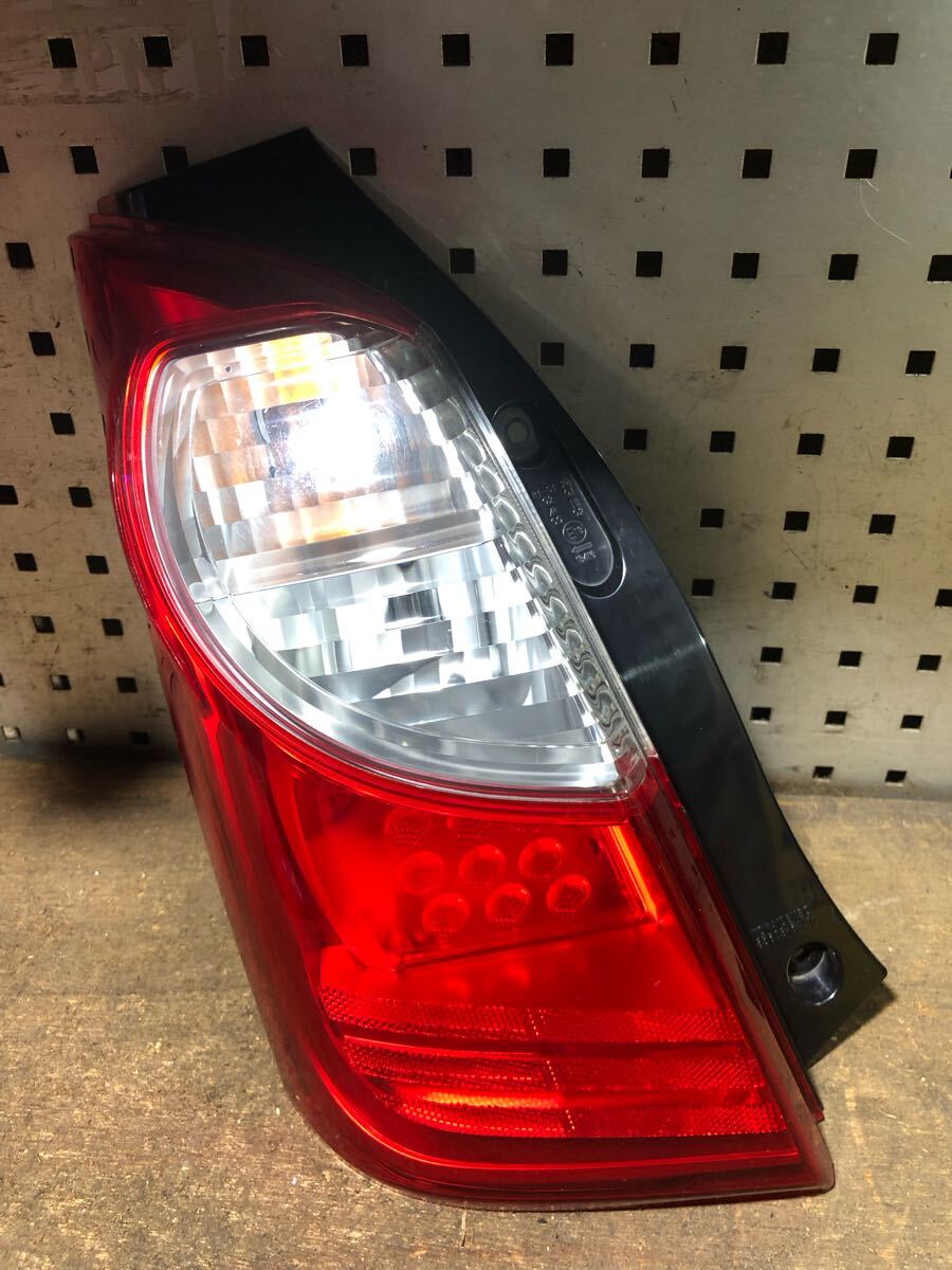 Yahoo!オークション - LED点灯OK HA35S HA25S アルト エコ 左 テールラ...